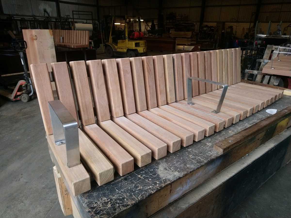 Blueton Limited - The new name in street furniture - Ref 086.13mst ...