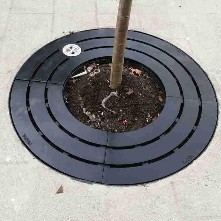 Blueton street furniture - Ref 1026.02 cast iron tree grills