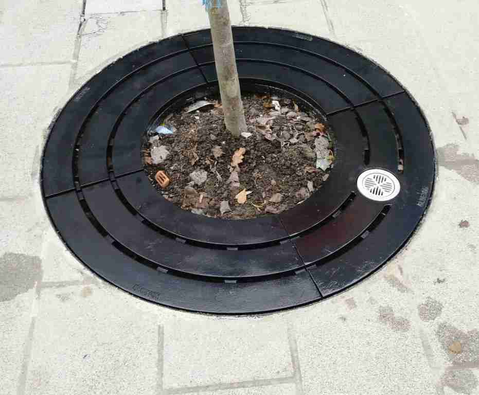 Blueton street furniture - Ref 1026.02 cast iron tree grills